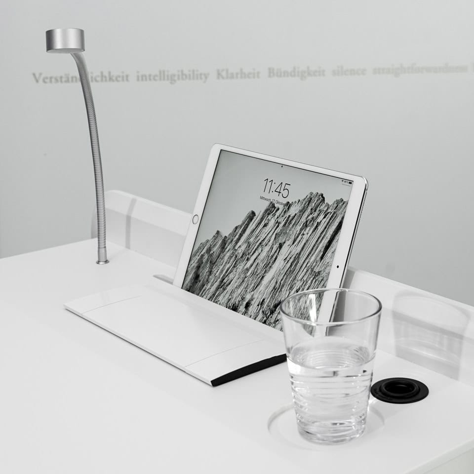 Rednerpulte: u.a. mobil, digital, höhenverstellbar & mit Display