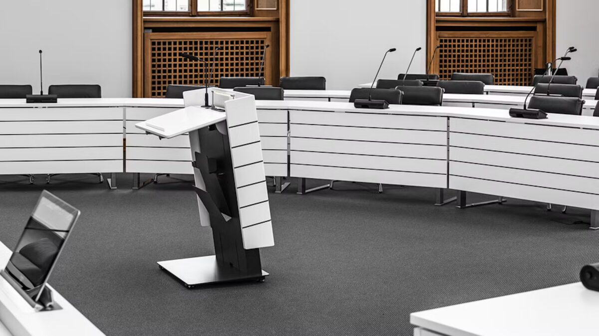 Rednerpulte: u.a. mobil, digital, höhenverstellbar & mit Display